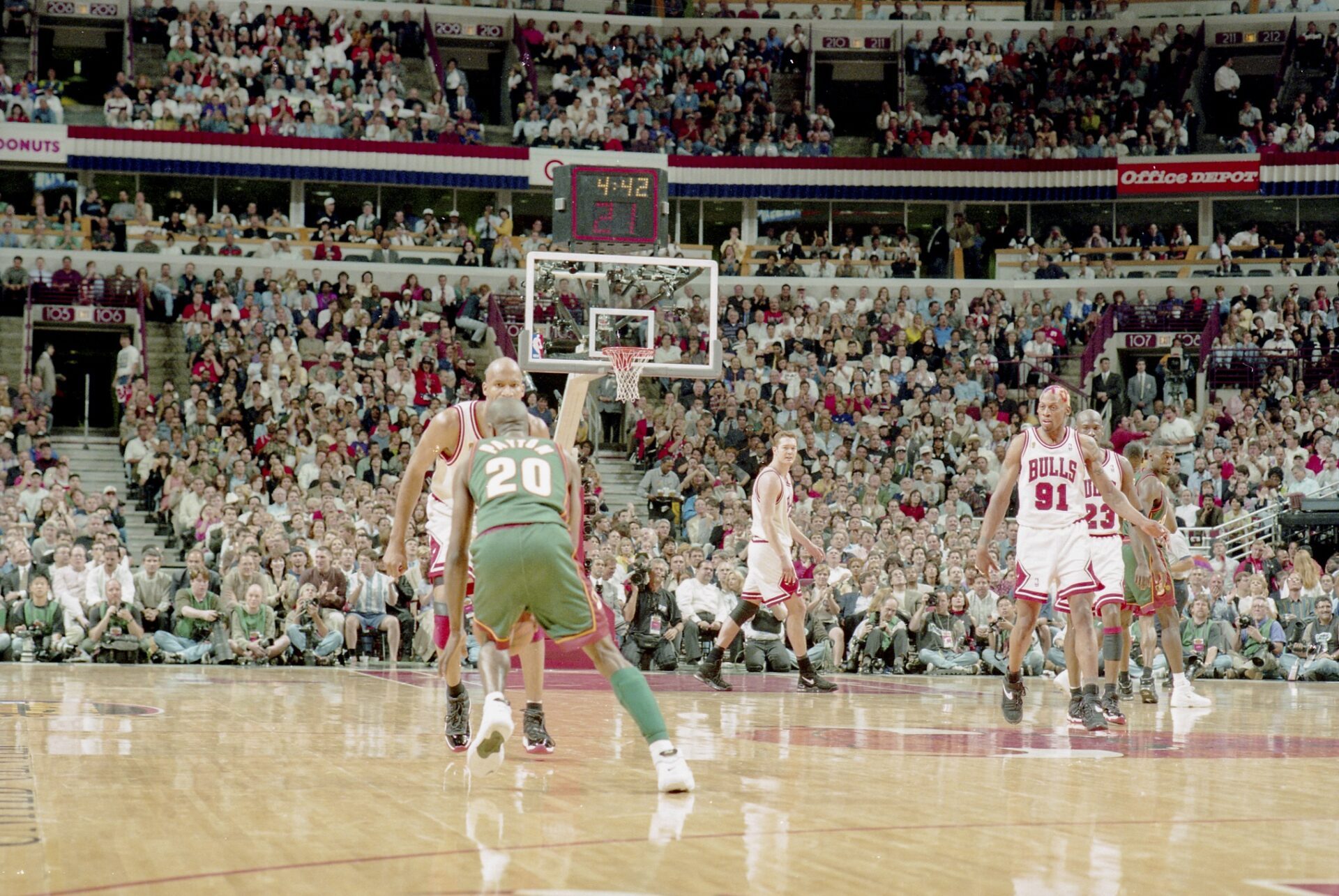 From the Archives: The Chicago Bulls’ First Ring of Honor Class - Chicago History Museum